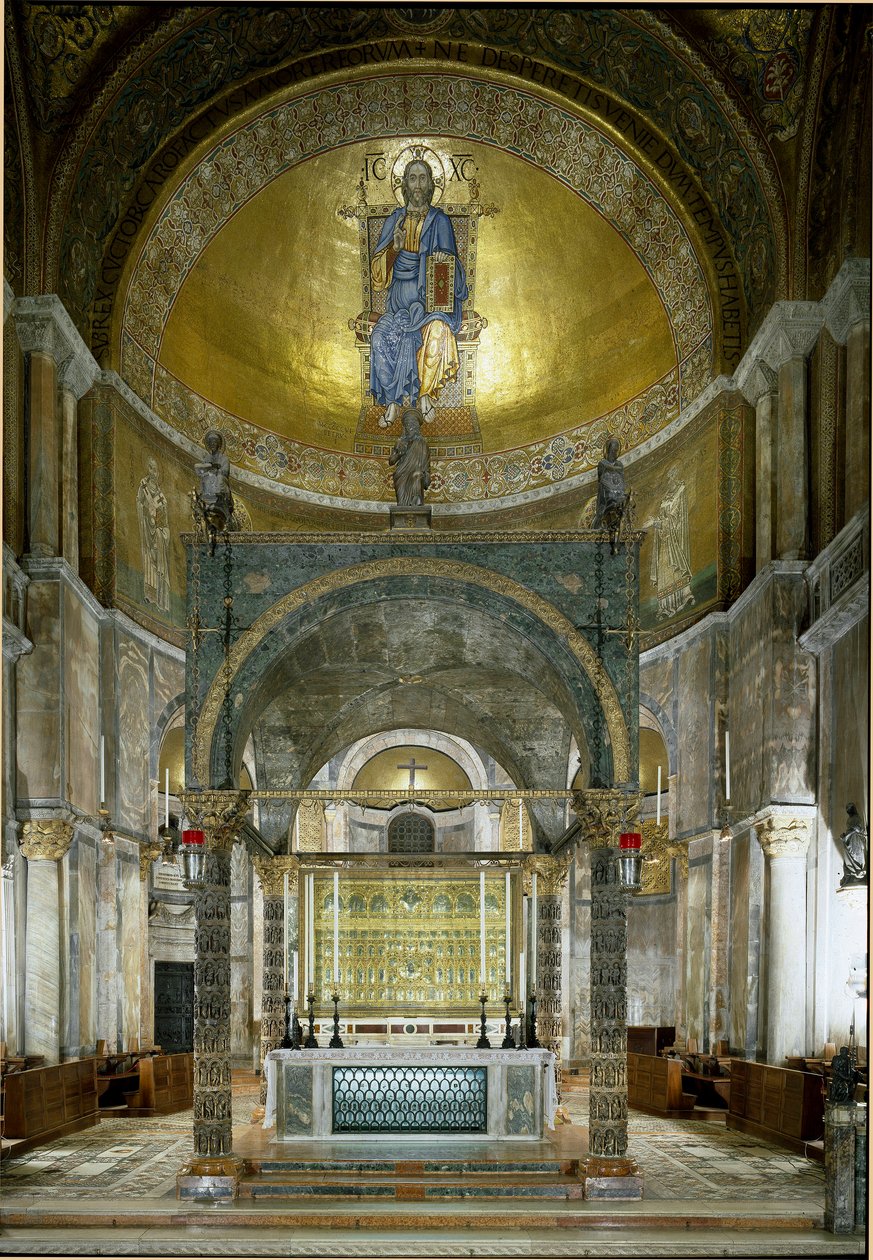Byzantinische Architektur: das Presbyterium. Der Hauptaltar, das ...